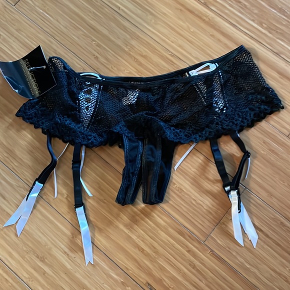 Frederick's of Hollywood | Accessories | Fredericks Of Hollywood Garter ...